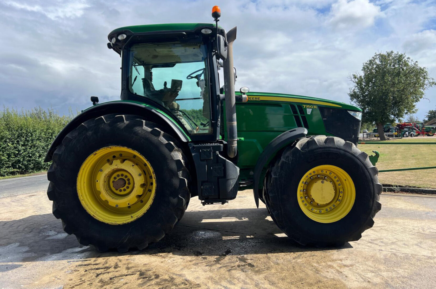 7250R TRACTOR - Doubleday Group