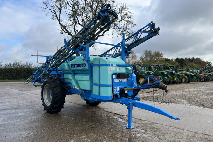 RACER 25AX24 SPRAYER - Doubleday Group