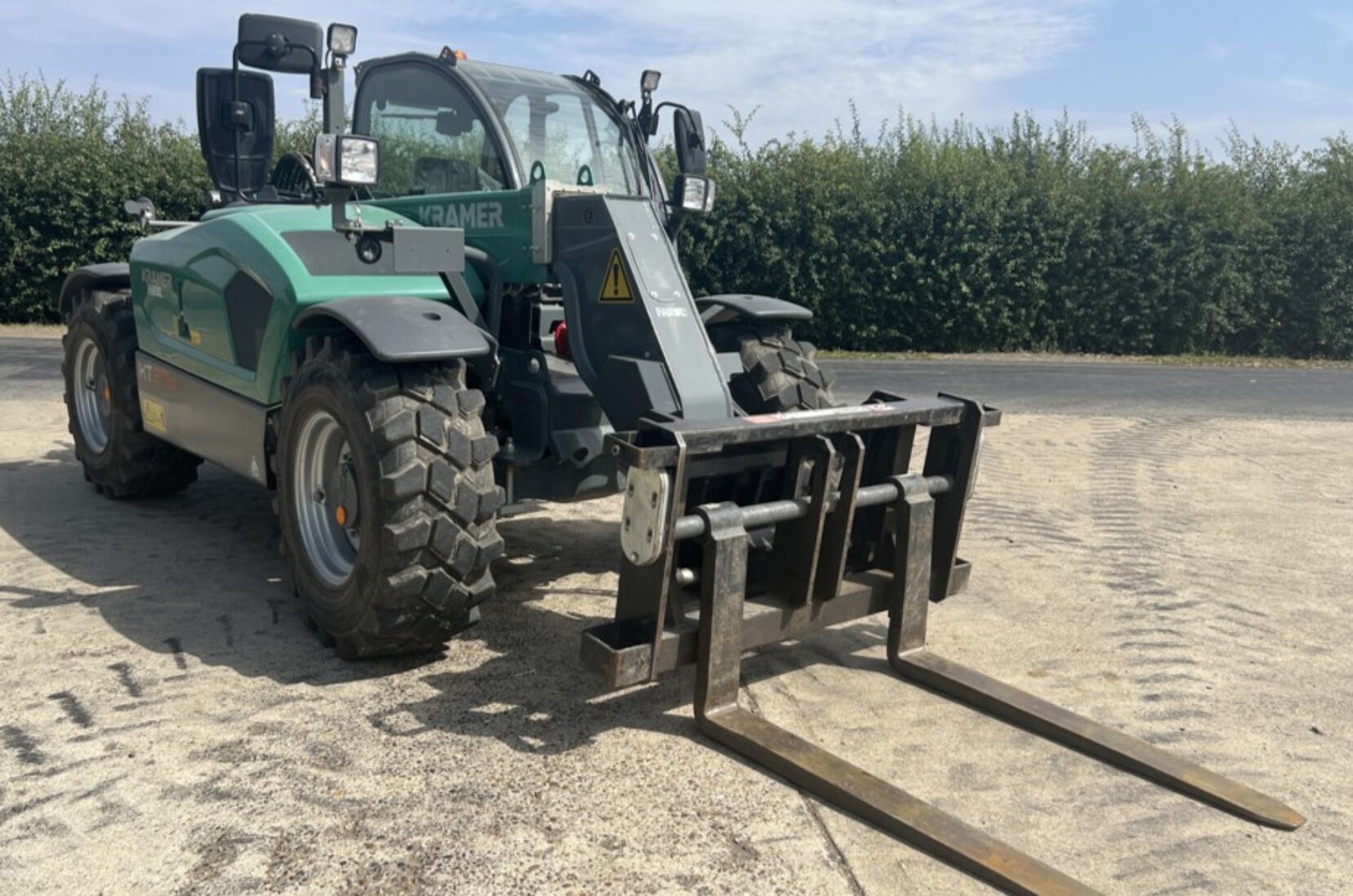 KT276 TELESCOPIC HANDLER - Doubleday Group