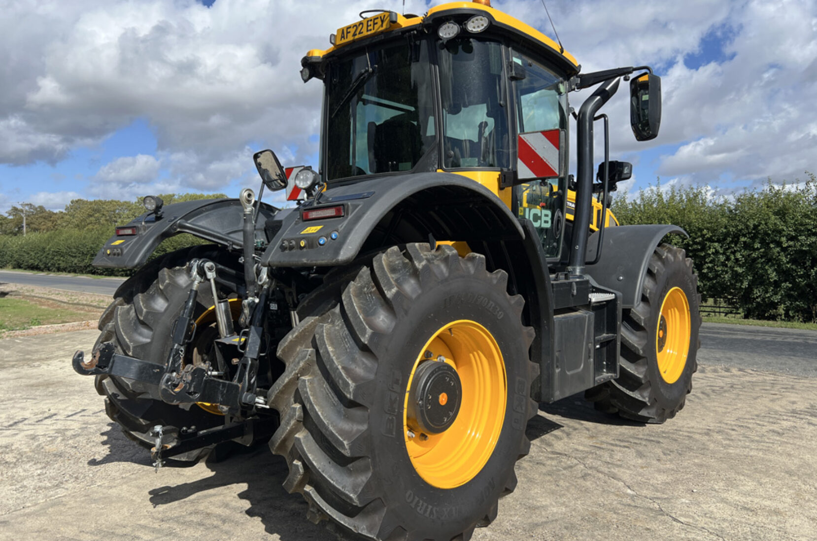 4220 FASTRAC TRACTOR - Doubleday Group
